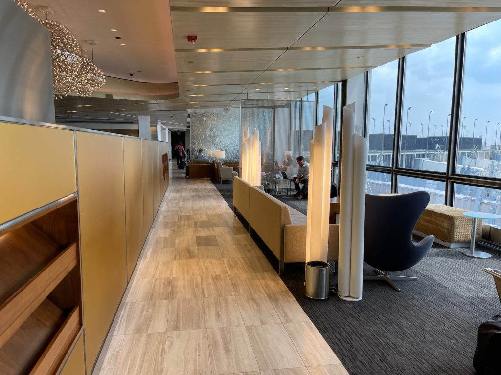 Review: United Club Chicago O’Hare (ORD - F9) - Live and Let's Fly