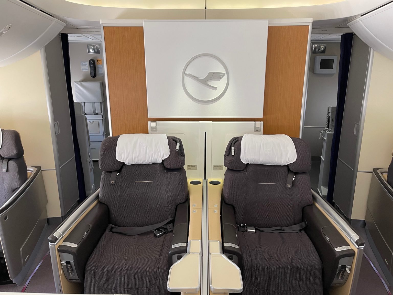 Review: Lufthansa 747 First Class [2021] - Live and Let's Fly