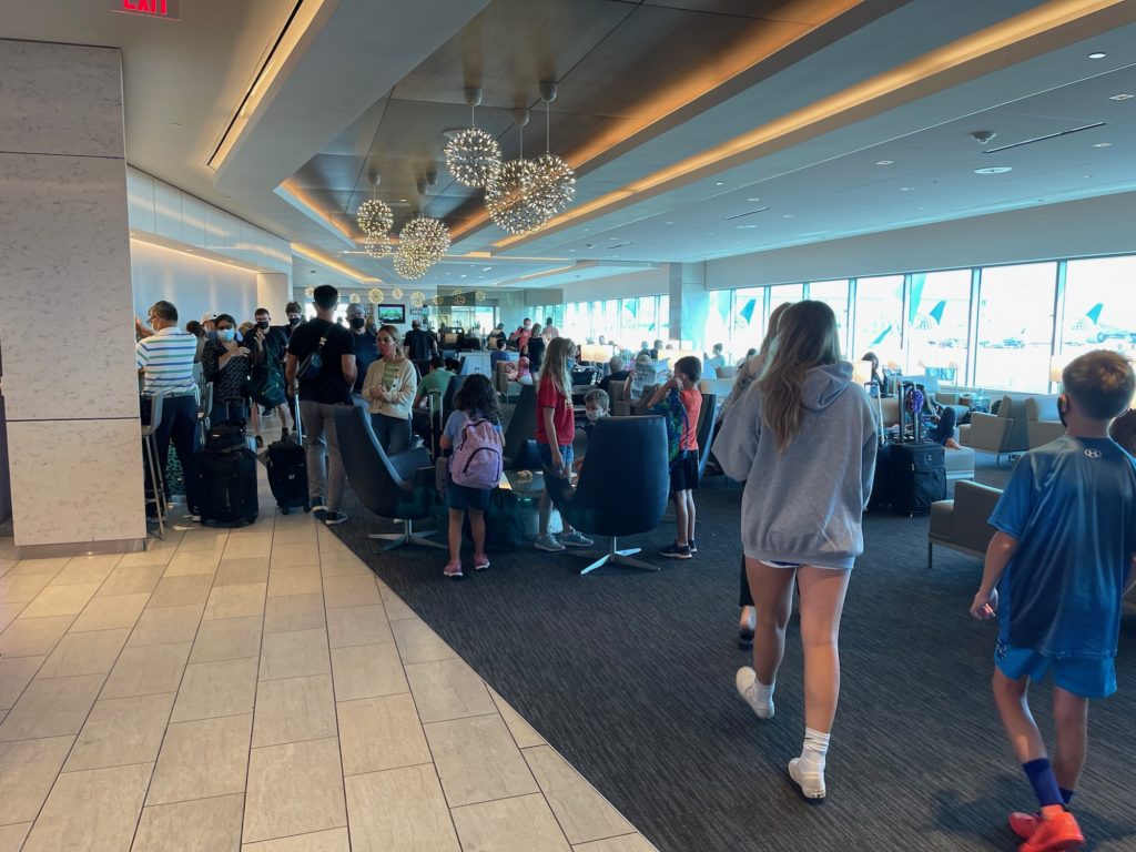 Review: United Club Houston (IAH – Terminal C1) - Live and Let's Fly