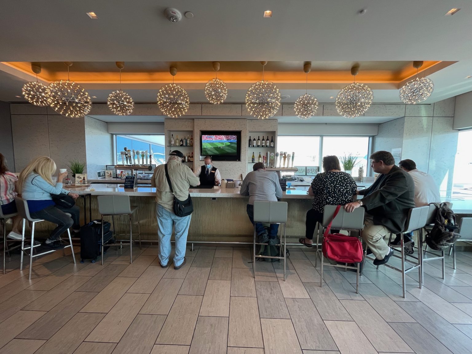 Review: United Club Houston (IAH – Terminal C1) - Live and Let's Fly
