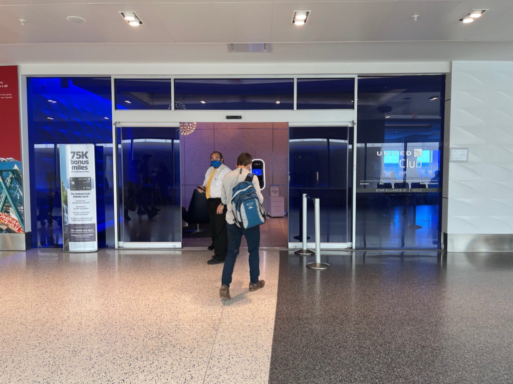 Review: United Club Houston (IAH – Terminal C1) - Live and Let's Fly