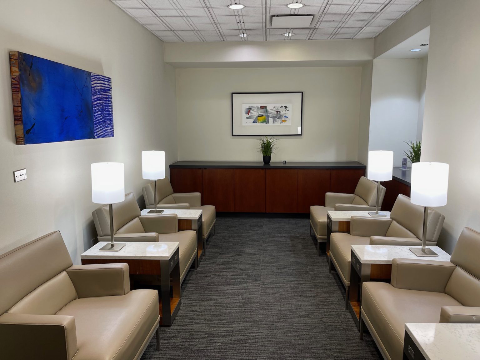 Review: United Club Houston (IAH – C33) - Live and Let's Fly