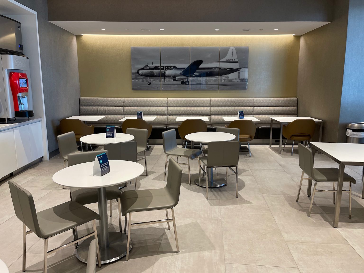 Review: United Club Dallas - Fort Worth (DFW) - Live and Let's Fly