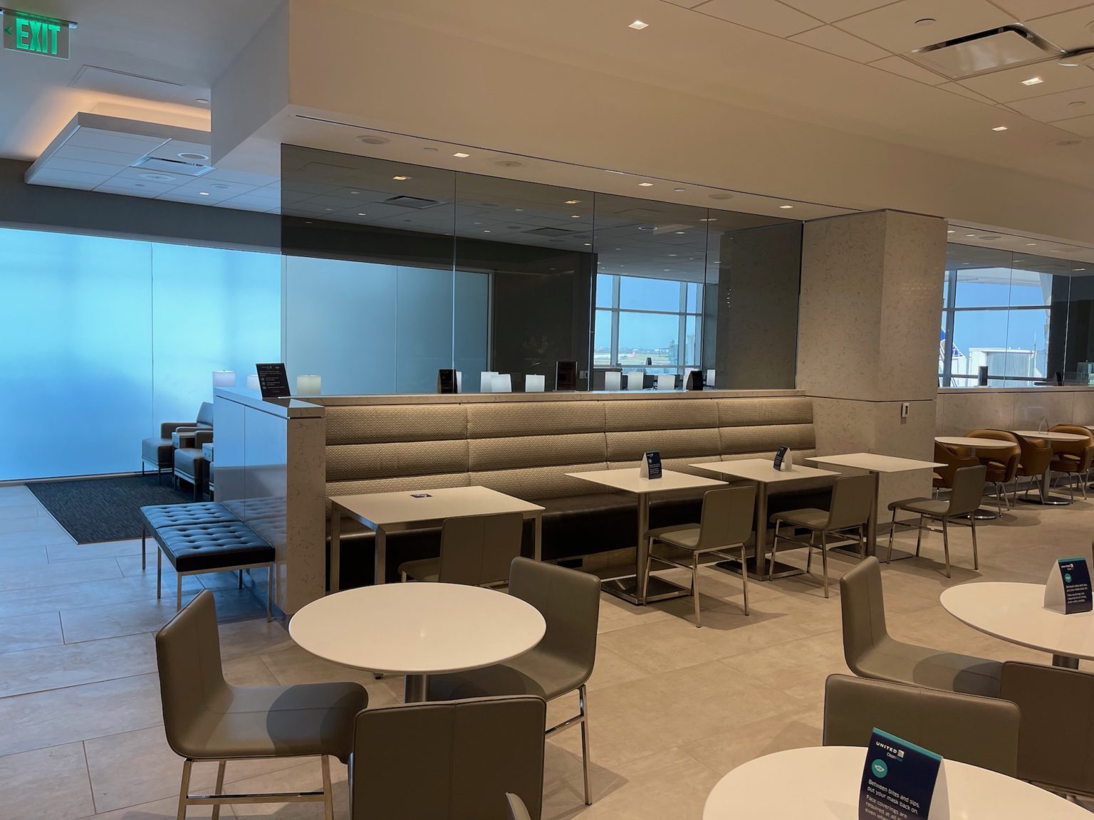 Review: United Club Dallas - Fort Worth (DFW) - Live and Let's Fly