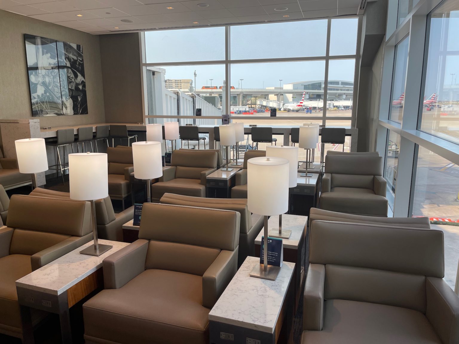 Review: United Club Dallas - Fort Worth (DFW) - Live and Let's Fly