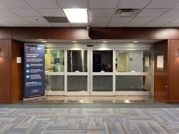 Review: United Club Washington Dulles (IAD - C17) - Live and Let's Fly