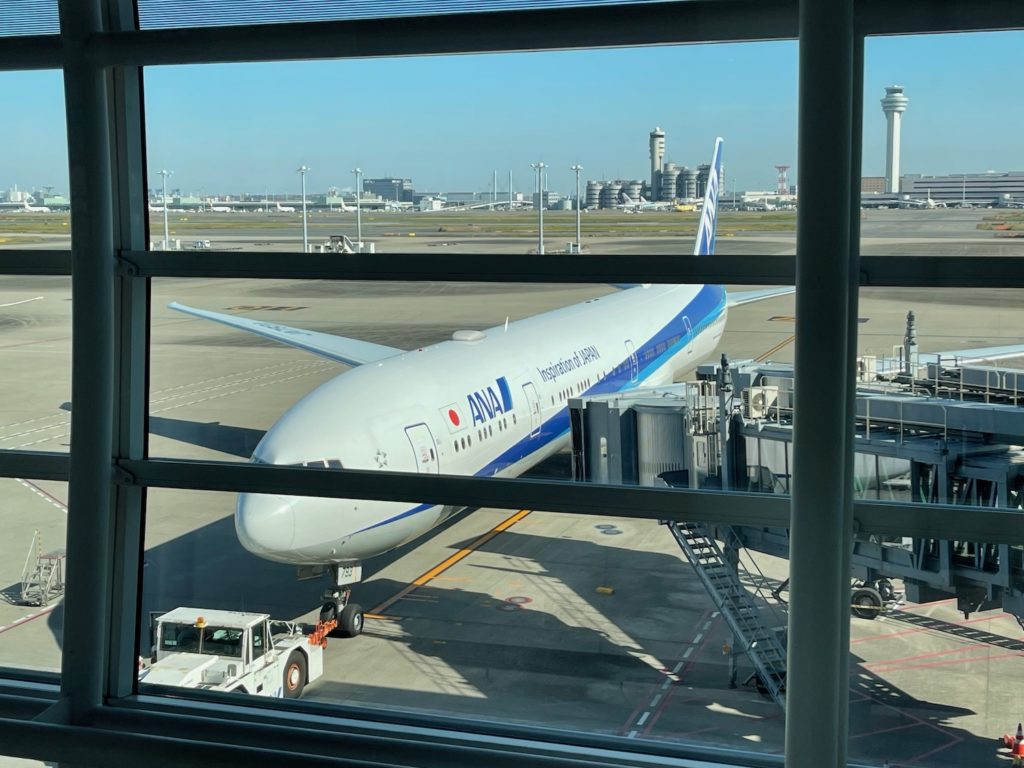 Review: ANA 777-300ER "The Room" Business Class - Live and Let's Fly