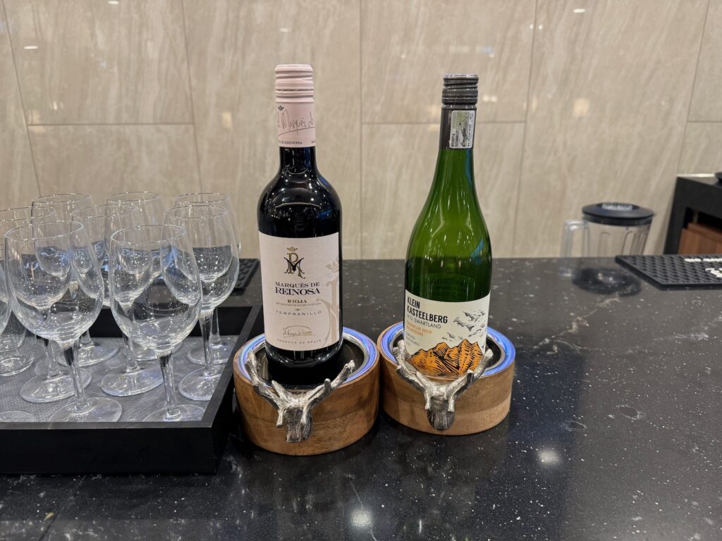 Review: Singapore Airlines SilverKris Lounge London (LHR) - Live and ...