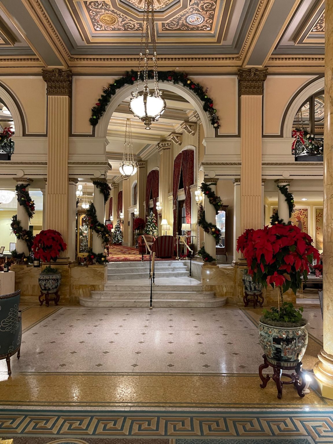 Photo Essay: Christmas At The Willard Hotel - Live and Let's Fly