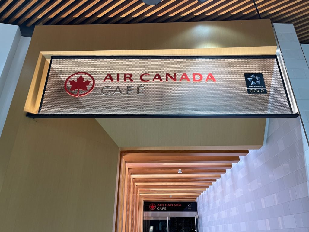 Review: Air Canada Café Toronto YYZ (Amazing Lounge) - Live and Let's Fly