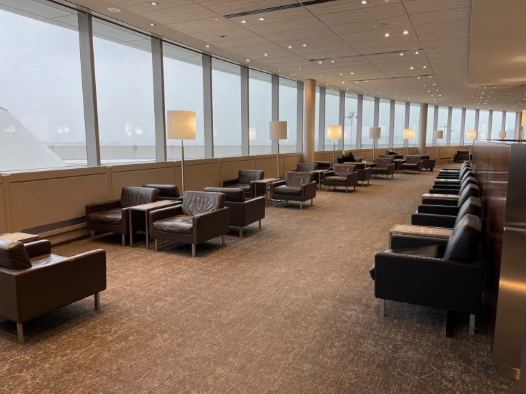 Review: Air Canada Maple Leaf Lounge – Toronto Domestic (YYZ) - Live ...
