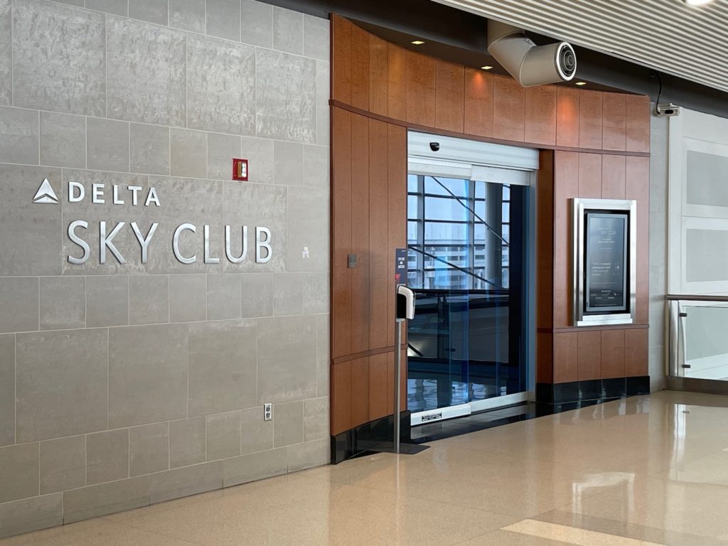 Review: Delta Sky Club Detroit (DTW – A18) - Live and Let's Fly