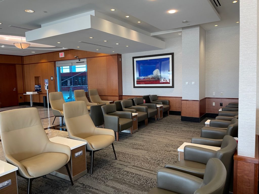 Review: Delta Sky Club Detroit (DTW – A18) - Live and Let's Fly