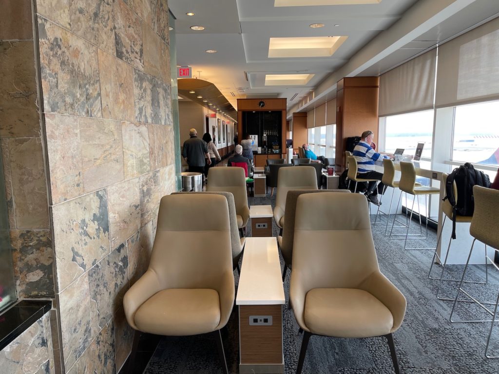 Review: Delta Sky Club Detroit (DTW – A18) - Live and Let's Fly