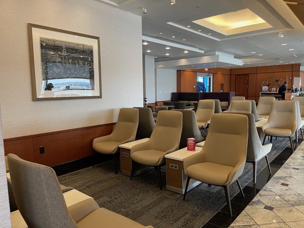 Review: Delta Sky Club Detroit (DTW – A68) - Live and Let's Fly