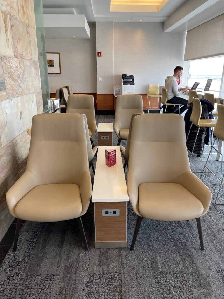 Review: Delta Sky Club Detroit (DTW – A68) - Live and Let's Fly
