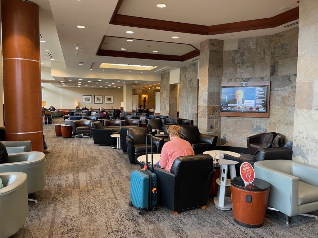 Review: Delta Sky Club Detroit (DTW - A38) - Live and Let's Fly