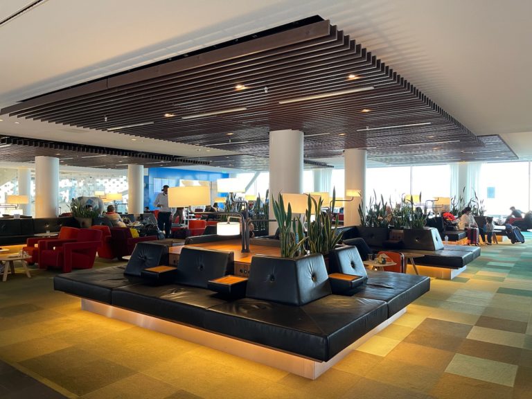 KLM Crown Lounge 52 Amsterdam Review (2025)