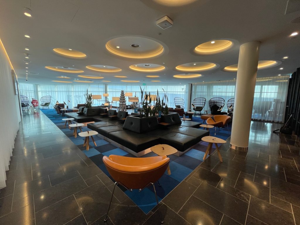 KLM Crown Lounge 52 Amsterdam Review (2025)
