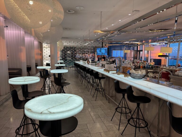 Review: KLM Crown Lounge 52 Amsterdam (Am I The Only One Who Loves This ...