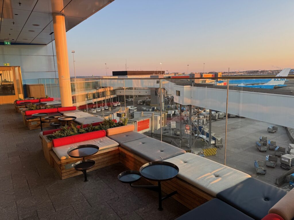 Review: KLM Crown Lounge 52 Amsterdam (Am I The Only One Who Loves This ...