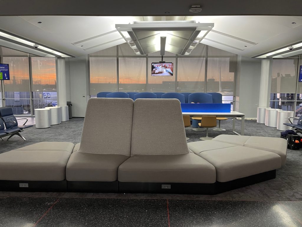Swanky New United Airlines Gate Areas At Chicago O'Hare - Live and Let ...