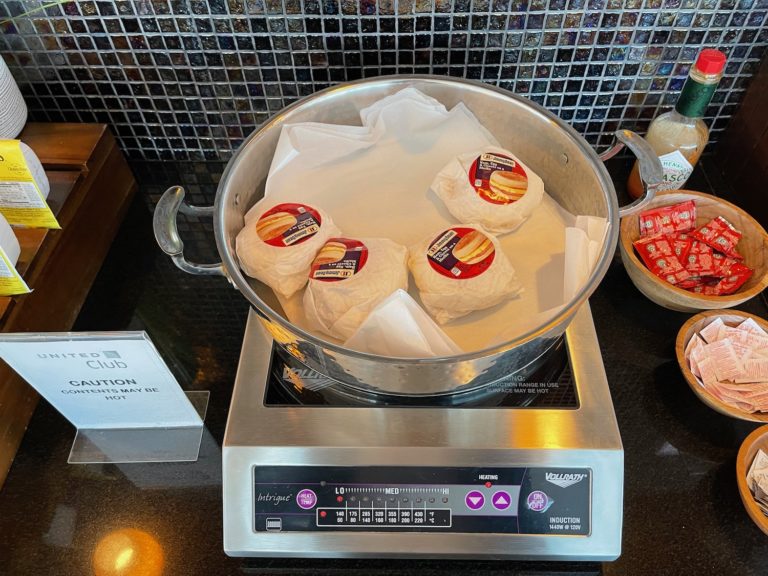 Review: United Club Las Vegas (LAS) - Live and Let's Fly