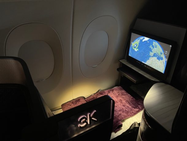 First Impressions: Qatar Airways A350-1000 Business Class - Live and ...