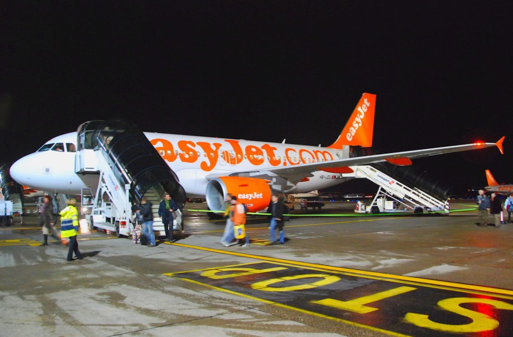 EasyJet Flight Makes Emergency Landing With Captain On Toilet - Live ...