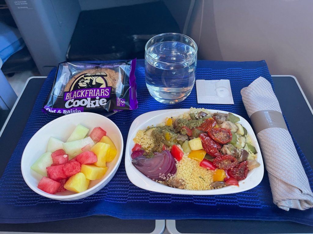Taste Test: United Airlines' New International Business Class Menu ...