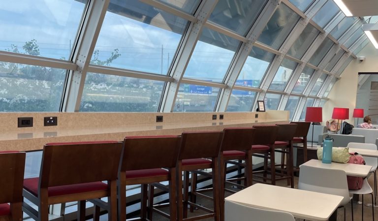 Lounge Review: Wingtips St. Louis (Priority Pass) - Live and Let's Fly
