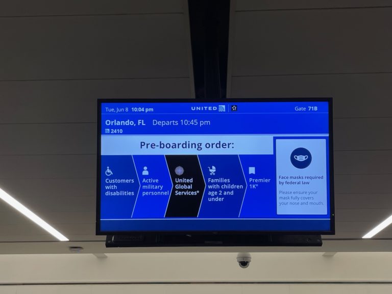 Review: United Airlines 737 MAX 9 First Class - Live and Let's Fly