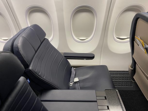 Review: United Airlines 737 MAX 9 First Class - Live and Let's Fly