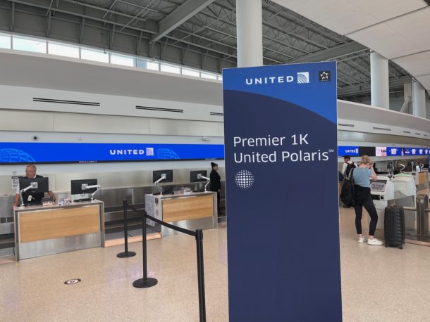 Review: United Airlines A320 First Class - Live and Let's Fly
