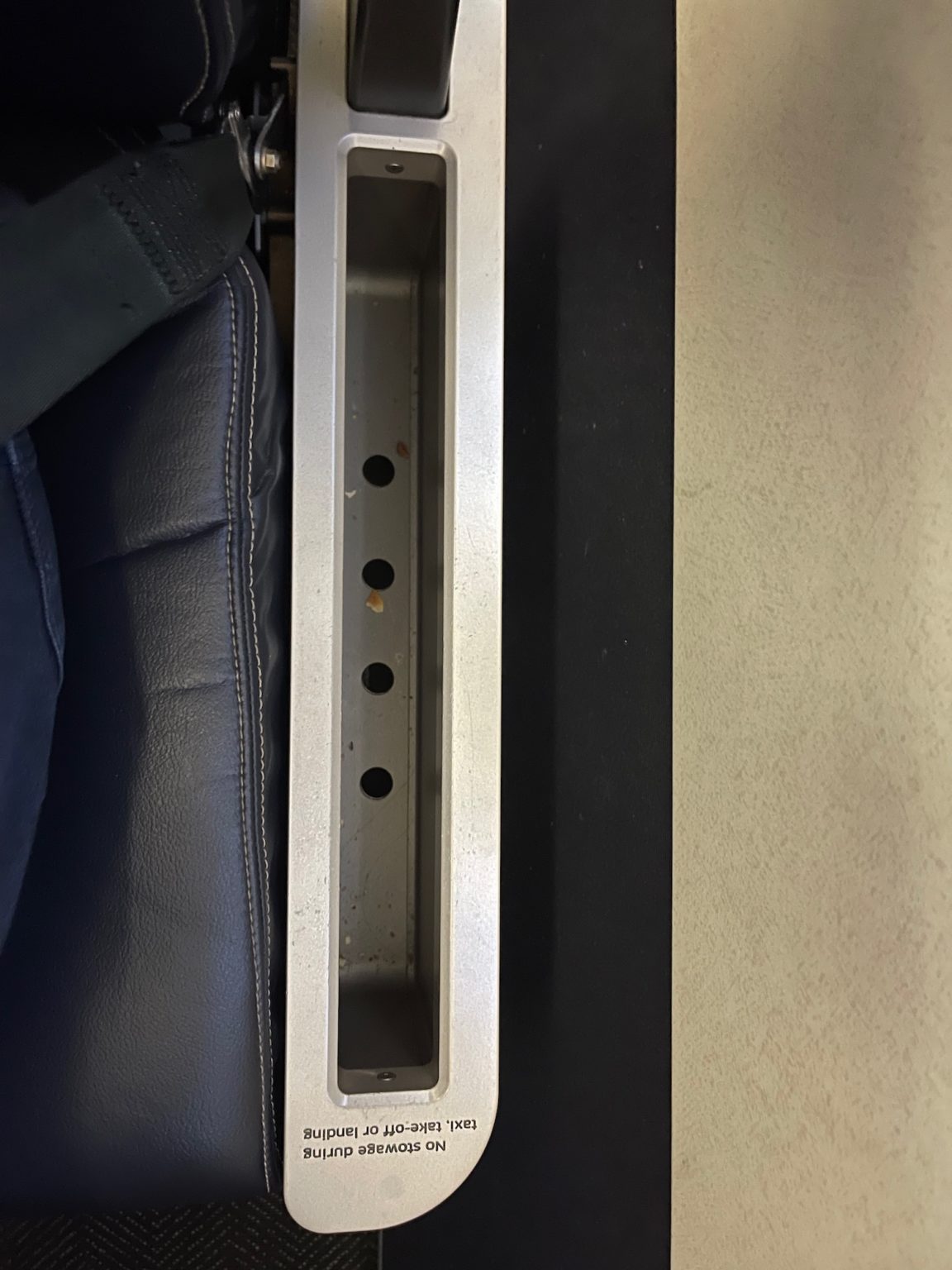 Review: United Airlines A320 First Class - Live and Let's Fly