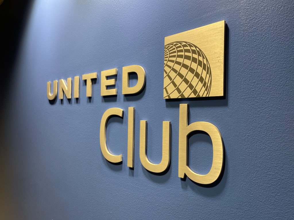 Review: United Club Orlando (MCO) - Live and Let's Fly