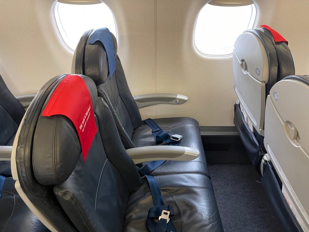 Review: LOT Polish E-190 Business Class - Live and Let's Fly