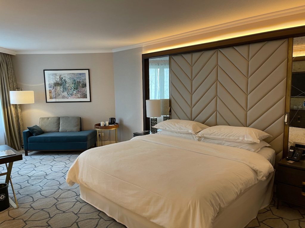 Review: Sheraton Grand Warsaw - Live and Let's Fly