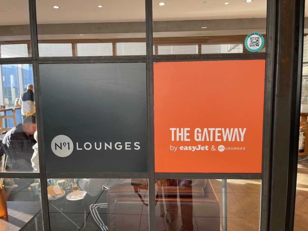 Review: EasyJet Gateway Lounge London Gatwick (LGW) - Live and Let's Fly