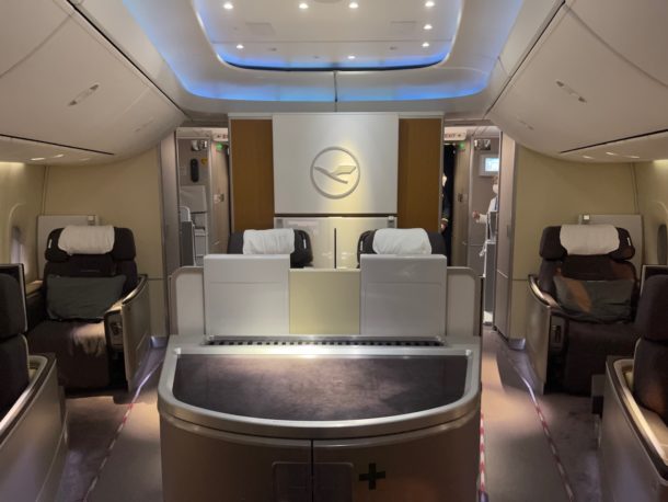Review: Lufthansa 747-8 First Class New York – Frankfurt - Live and Let ...