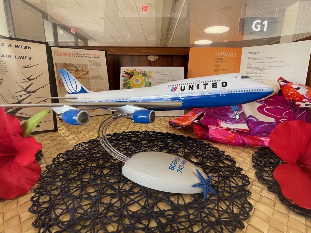Review: United Airlines 777-300ER Business Class Honolulu - Chicago ...