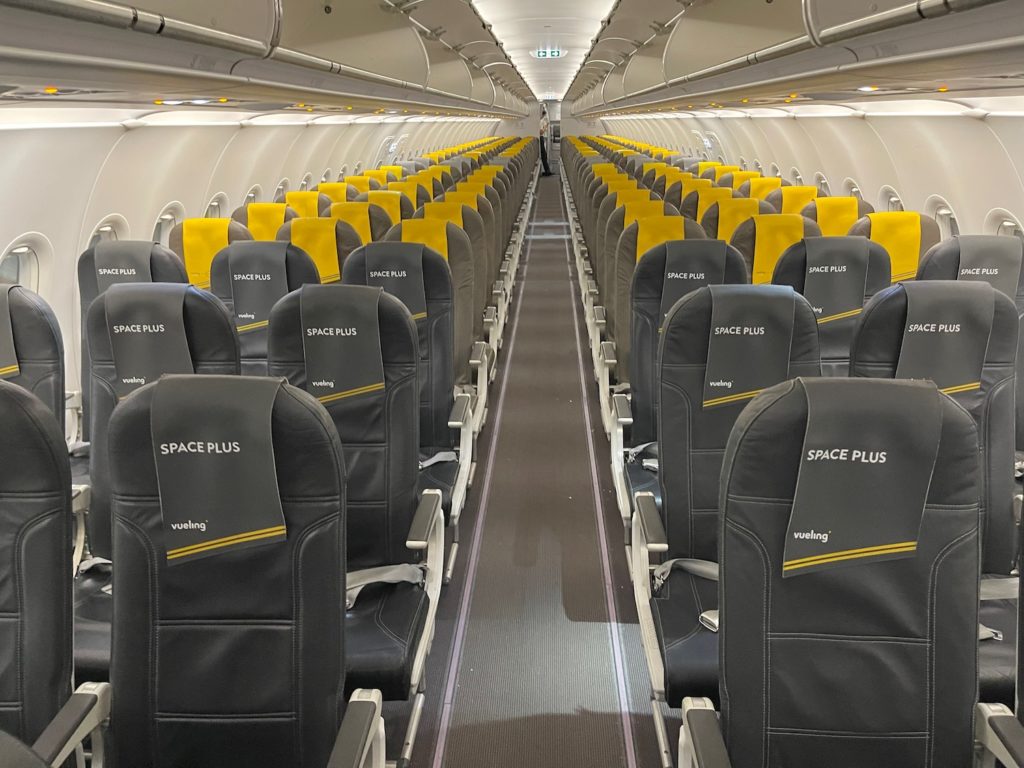 Review: Vueling A320 Economy Class - Live and Let's Fly