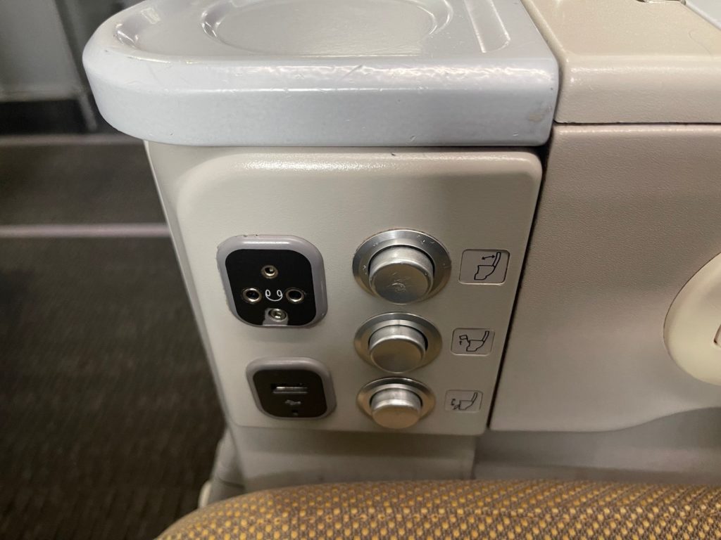 Review: Kenya Airways 737-800 Business Class - Live and Let's Fly
