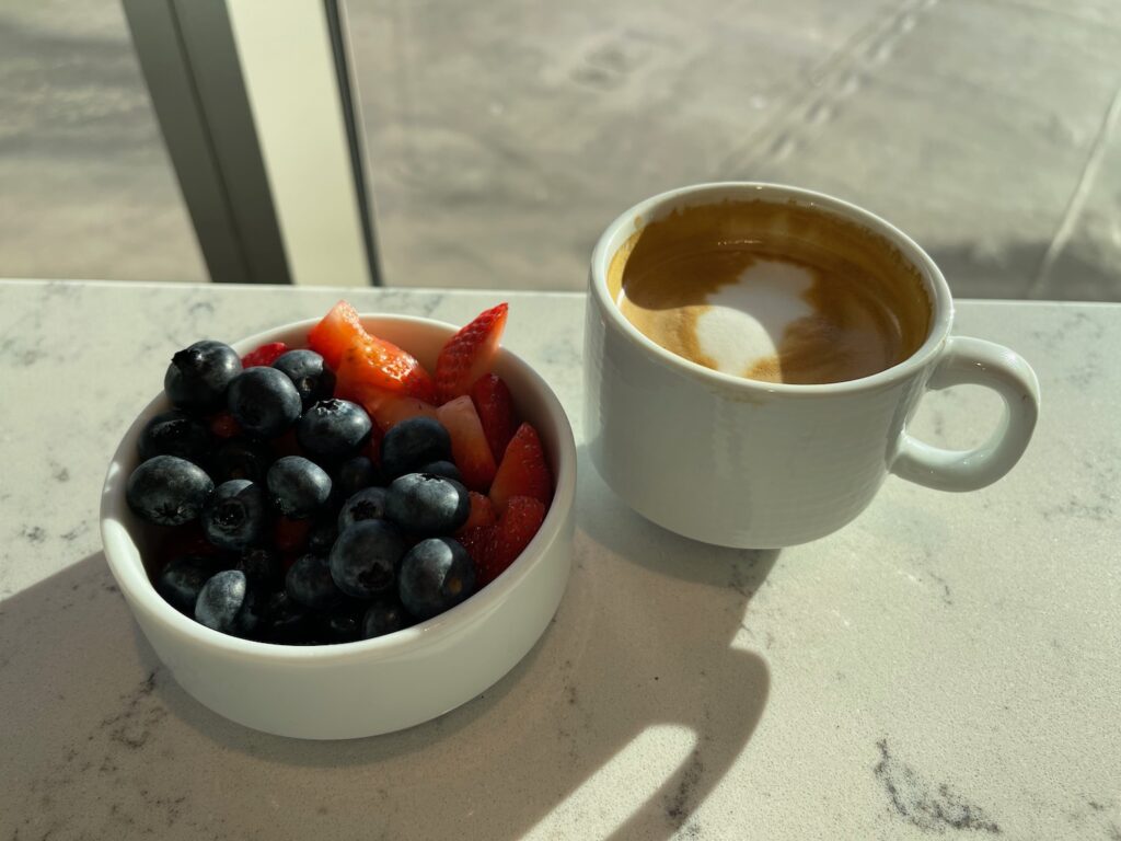 Review: United Club Boston (BOS) - Live and Let's Fly