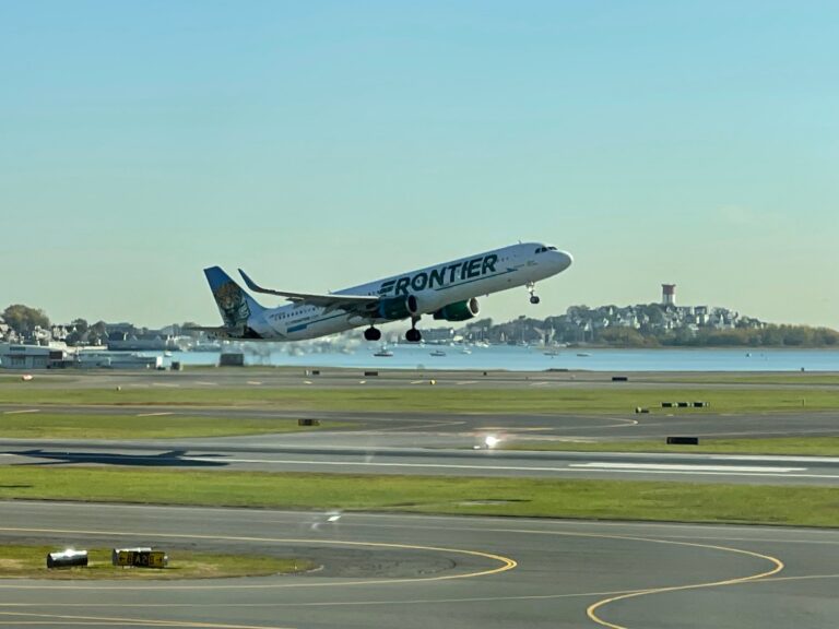 Review: United Club Boston (BOS) - Live and Let's Fly