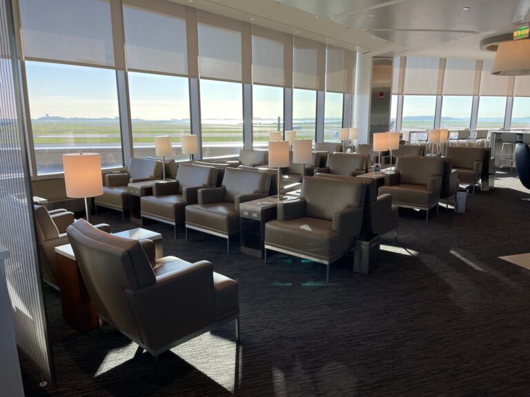 Review: United Club Boston (BOS) - Live and Let's Fly