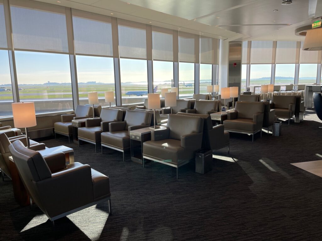 Review: United Club Boston (BOS) - Live and Let's Fly