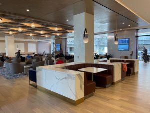 Review: Amtrak Metropolitan Lounge New York (NYP) - Live and Let's Fly
