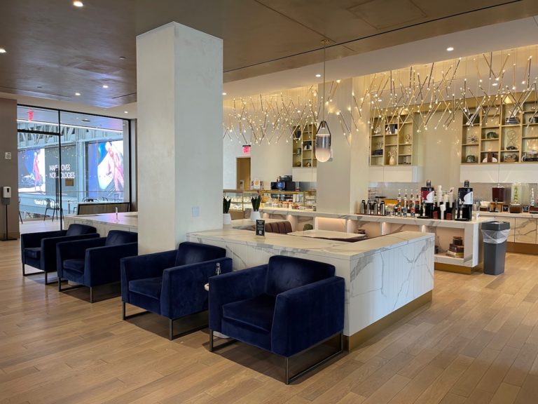 Review: Amtrak Metropolitan Lounge New York (NYP) - Live and Let's Fly
