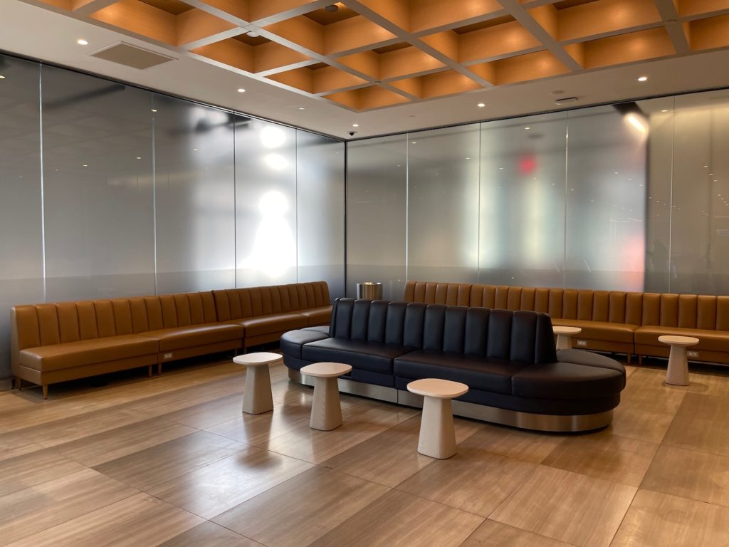 Review: Amtrak Metropolitan Lounge New York (NYP) - Live and Let's Fly